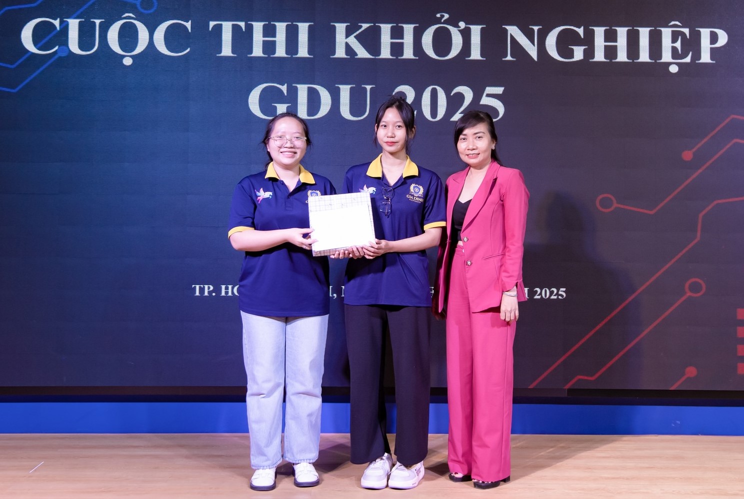 Dự án “Cho thuê trang phục sự kiện Dressup” giành giải Nhất cuộc thi Khởi nghiệp GDU 2025